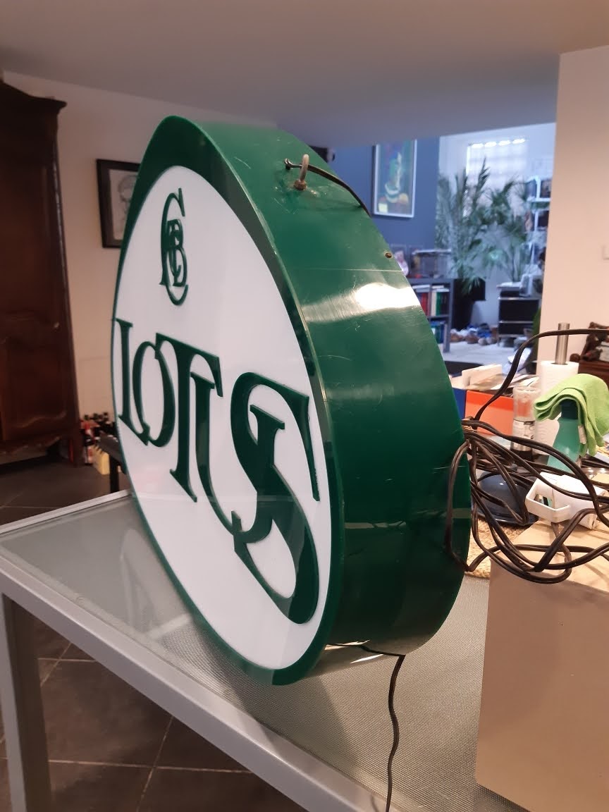 1986 Lotus official dealership illuminated sign – The Sign Experience